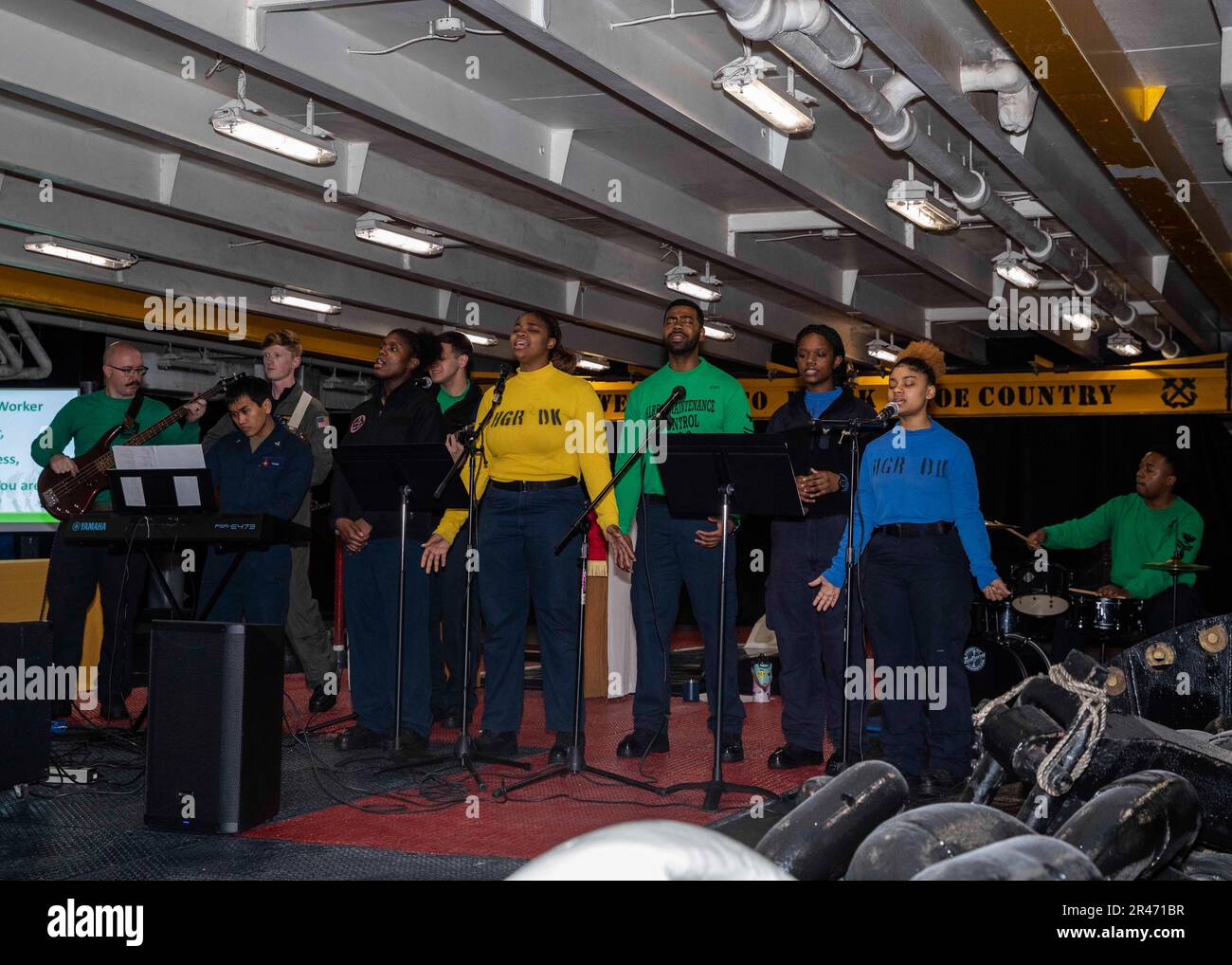 230402-N-OX847-1028 IONIAN SEA (2 aprile 2023) marinai assegnati alla ...