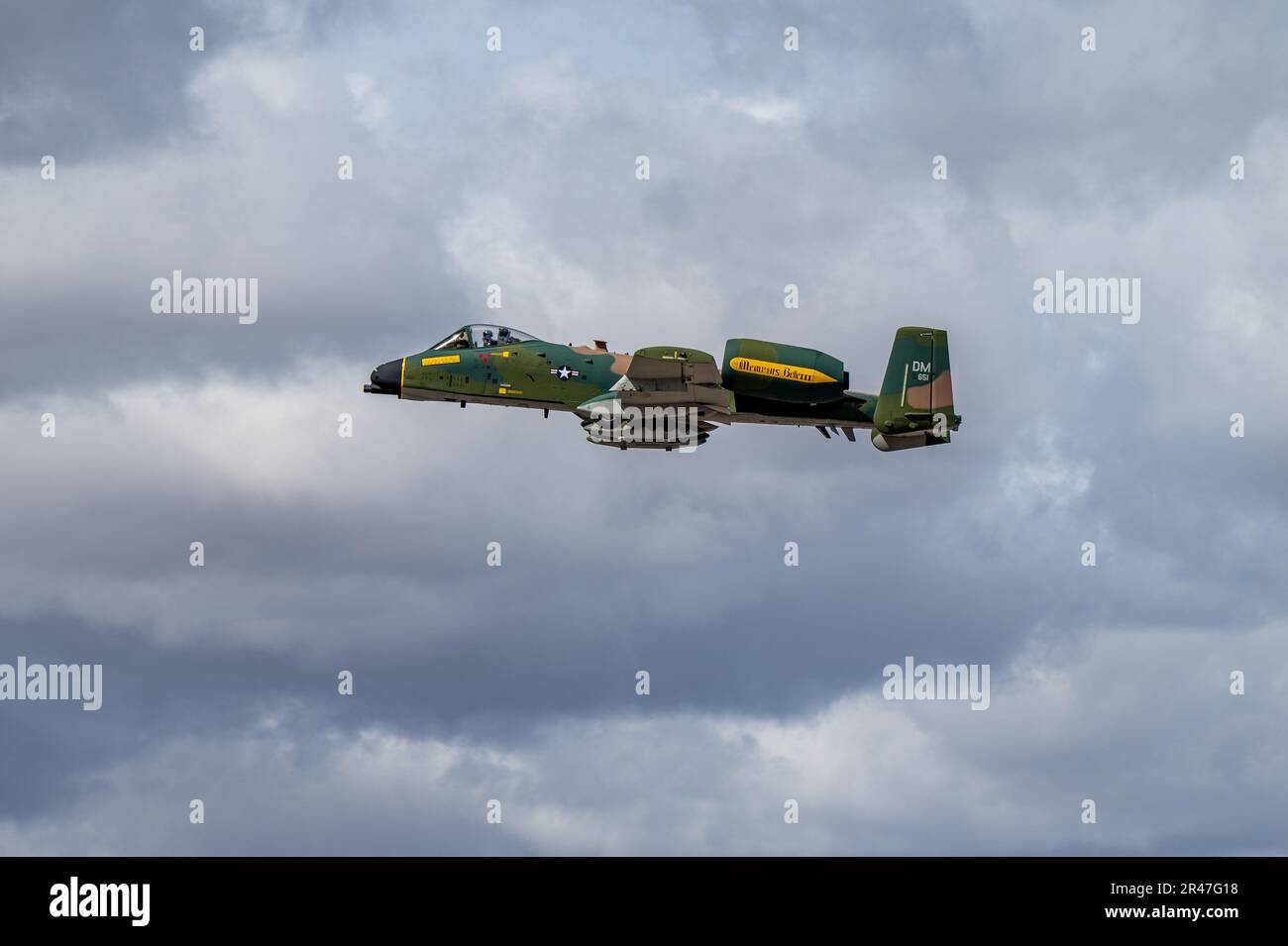 NEGLI STATI UNITI Air Force A-10 Thunderbolt II vola su Bullhead City ...