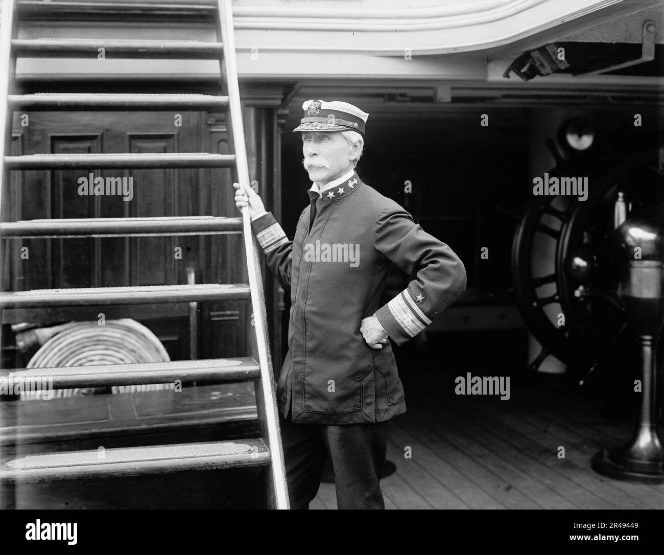 Uniforme navale 1900 Foto e Immagini Stock in Bianco e Nero - Alamy