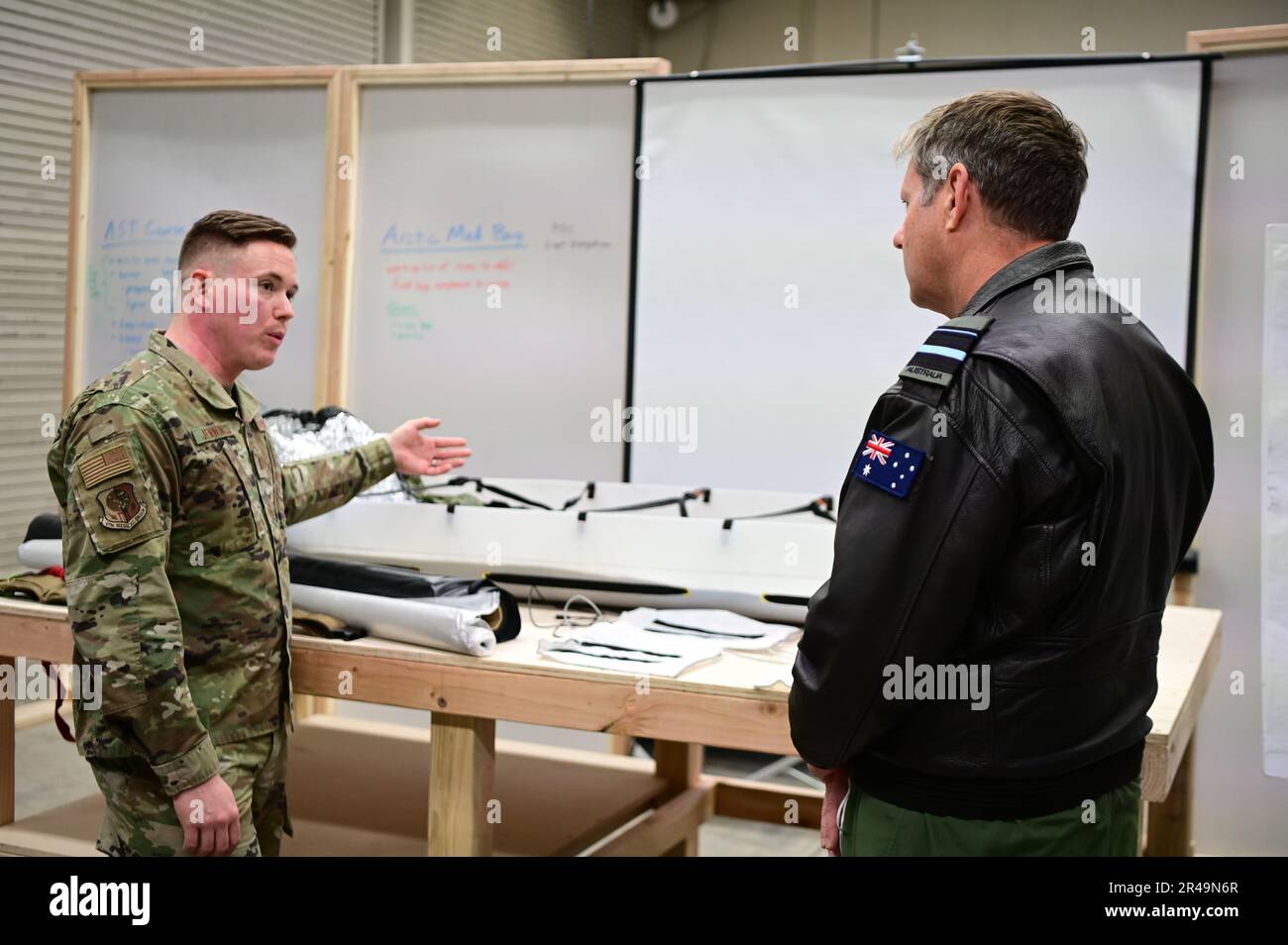 STATI UNITI Benjiman Jennings; Arctic Spark Volontarian; spiega gli ...