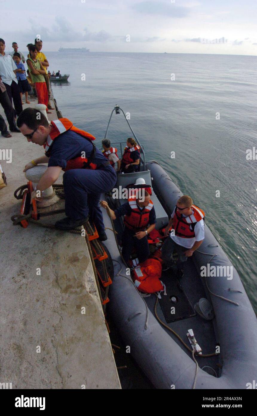 US Navy U.S.A. I marinai della Marina militare e i marinai civili delle ...