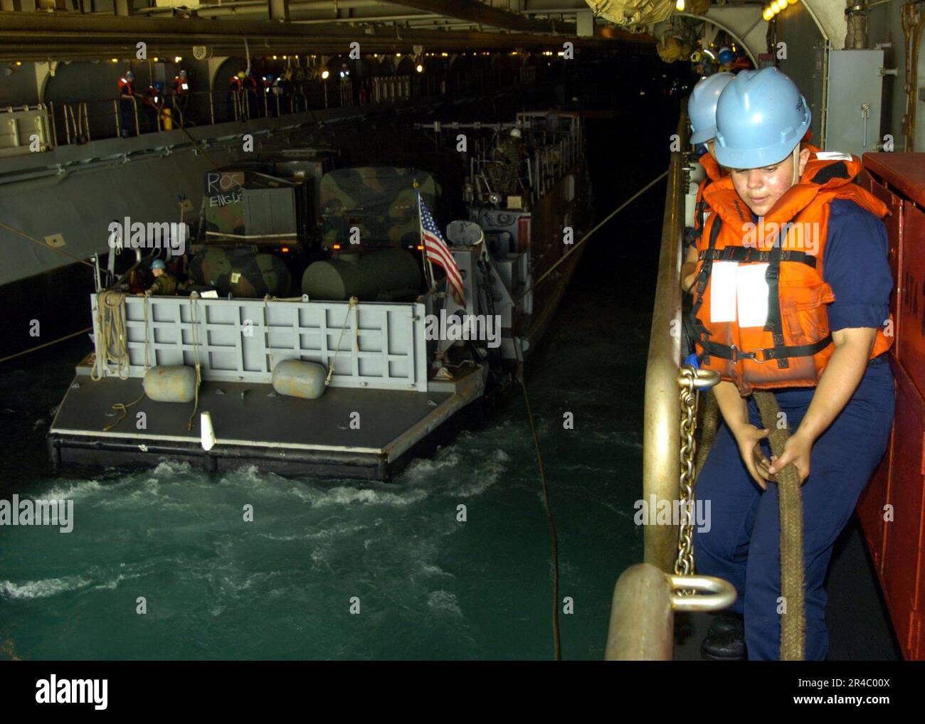 Deck seaman immagini e fotografie stock ad alta risoluzione - Alamy