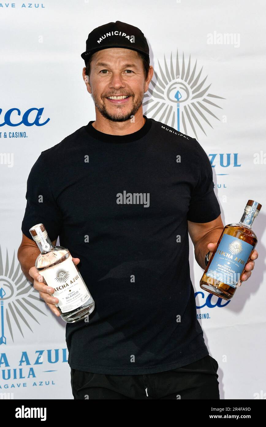 Mark wahlberg e flecha azul tequila al circa bar immagini e fotografie ...