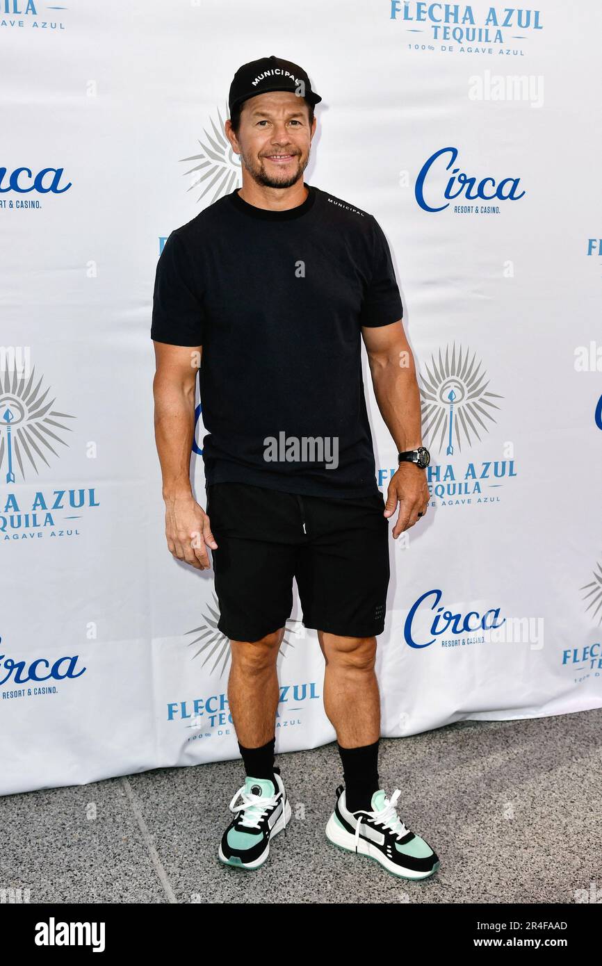 Mark wahlberg e flecha azul tequila al circa bar immagini e fotografie ...