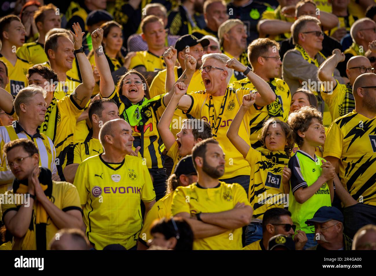 Dortmund, Germania. 27th mai, 2023. BVB Fans jubeln Borussia Dortmund ...