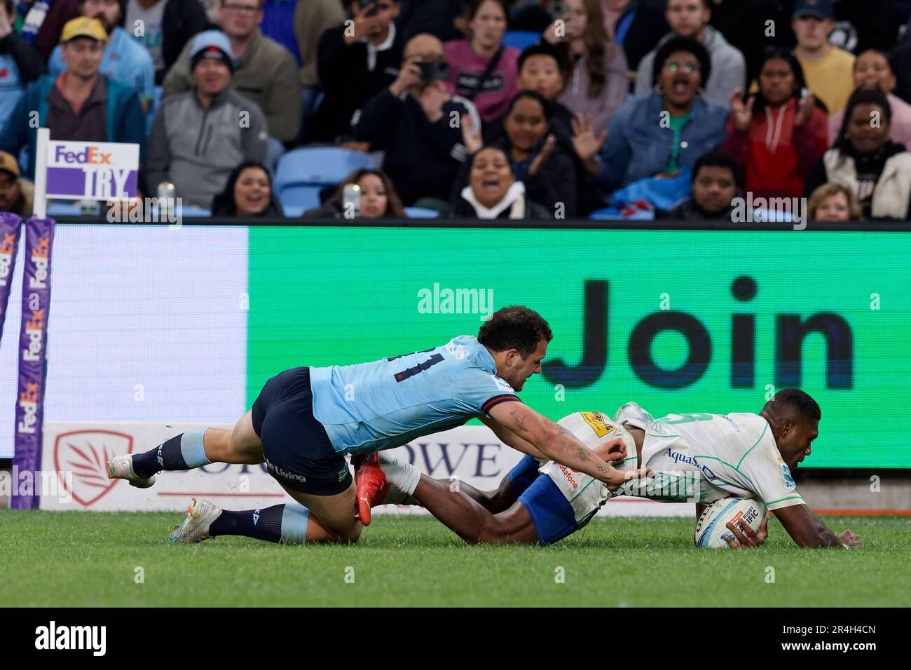Peni Matawalu of Fiji ha fatto una prova durante la partita di Super ...