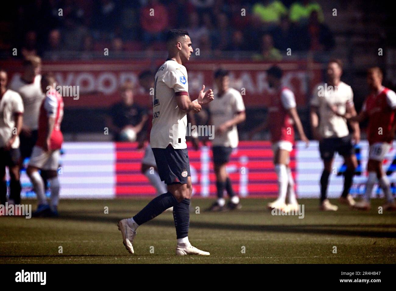 ALKMAAR - Anwar El Ghazi del PSV Eindhoven lascia il campo con un ...