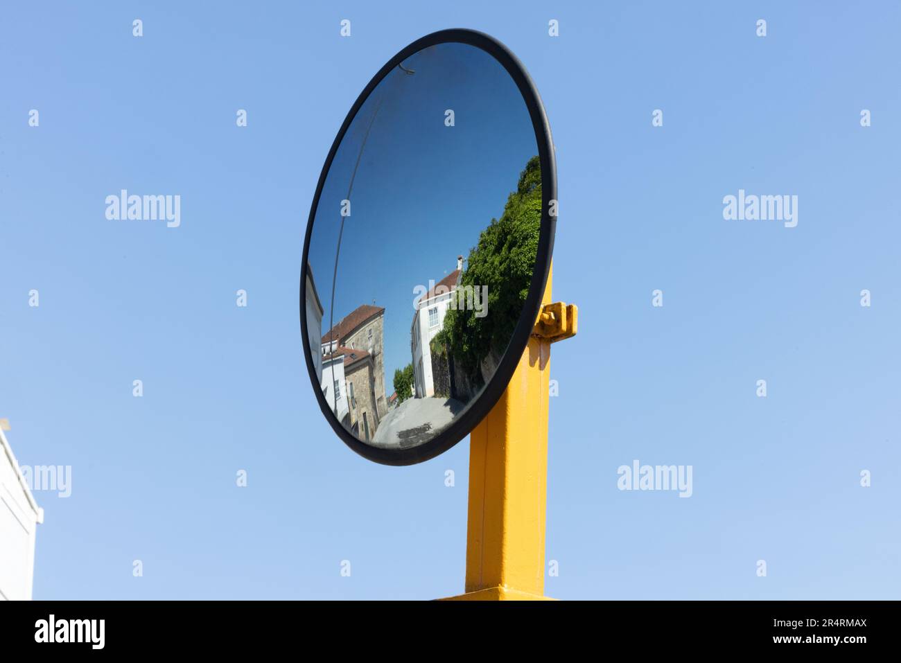 Specchio da strada immagini e fotografie stock ad alta risoluzione - Alamy