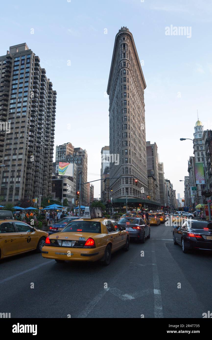 Wedge shaped building immagini e fotografie stock ad alta risoluzione ...