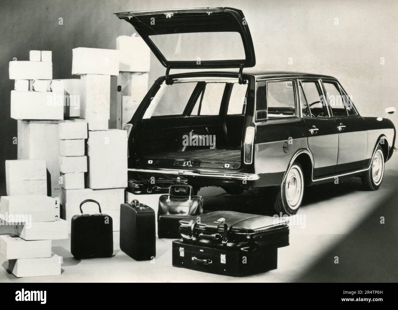 Ford cortina 1960s immagini e fotografie stock ad alta risoluzione - Alamy