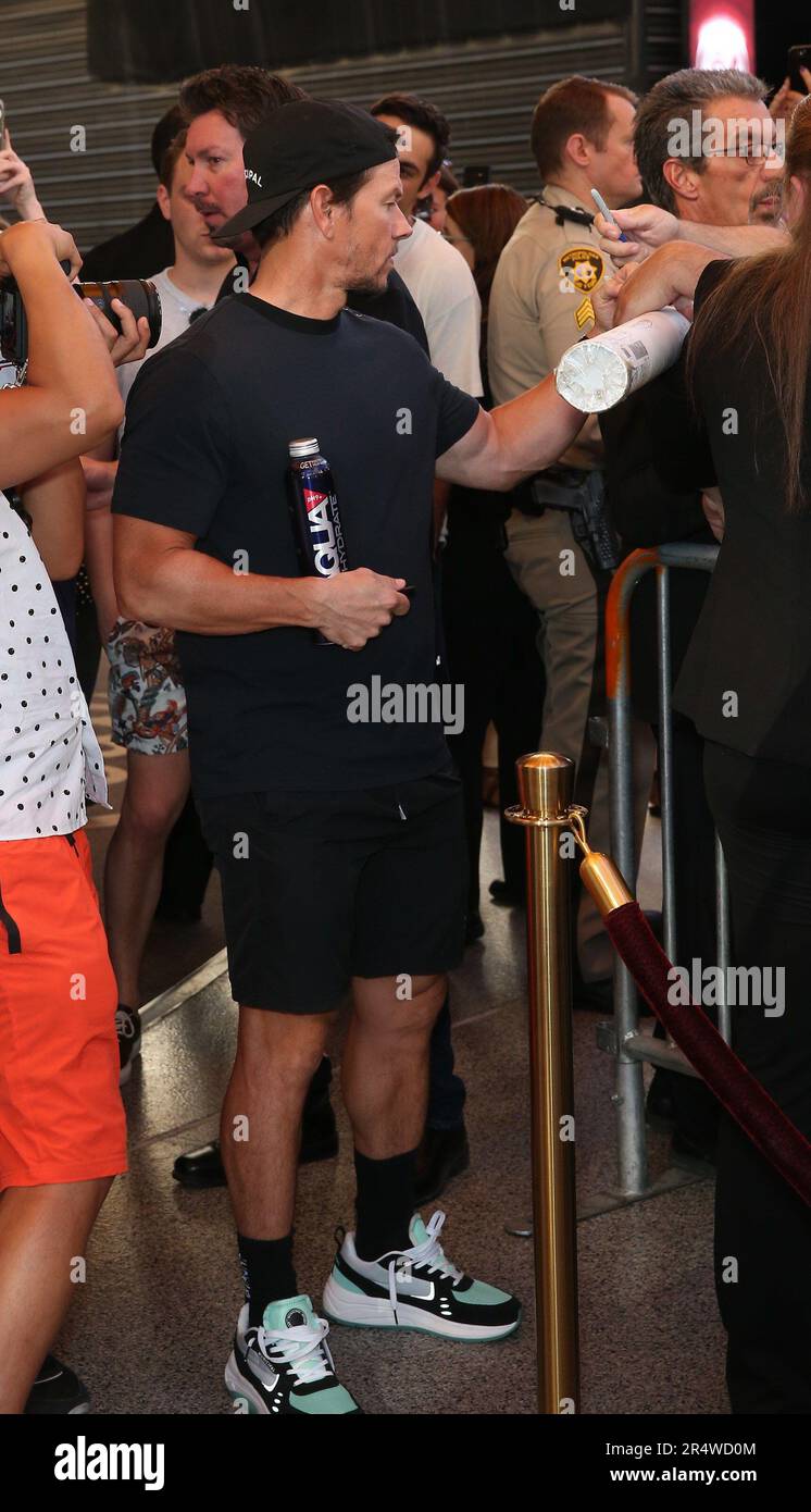 Mark wahlberg e flecha azul tequila al circa bar immagini e fotografie ...