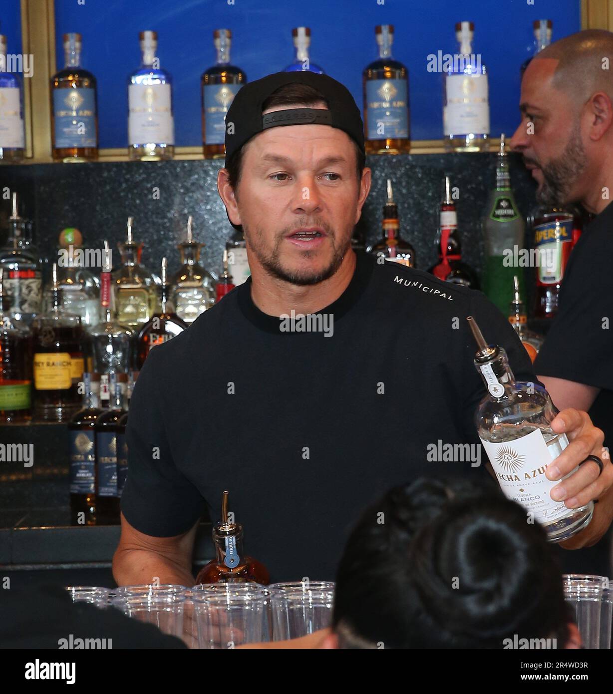 Mark wahlberg e flecha azul tequila al circa bar immagini e fotografie ...
