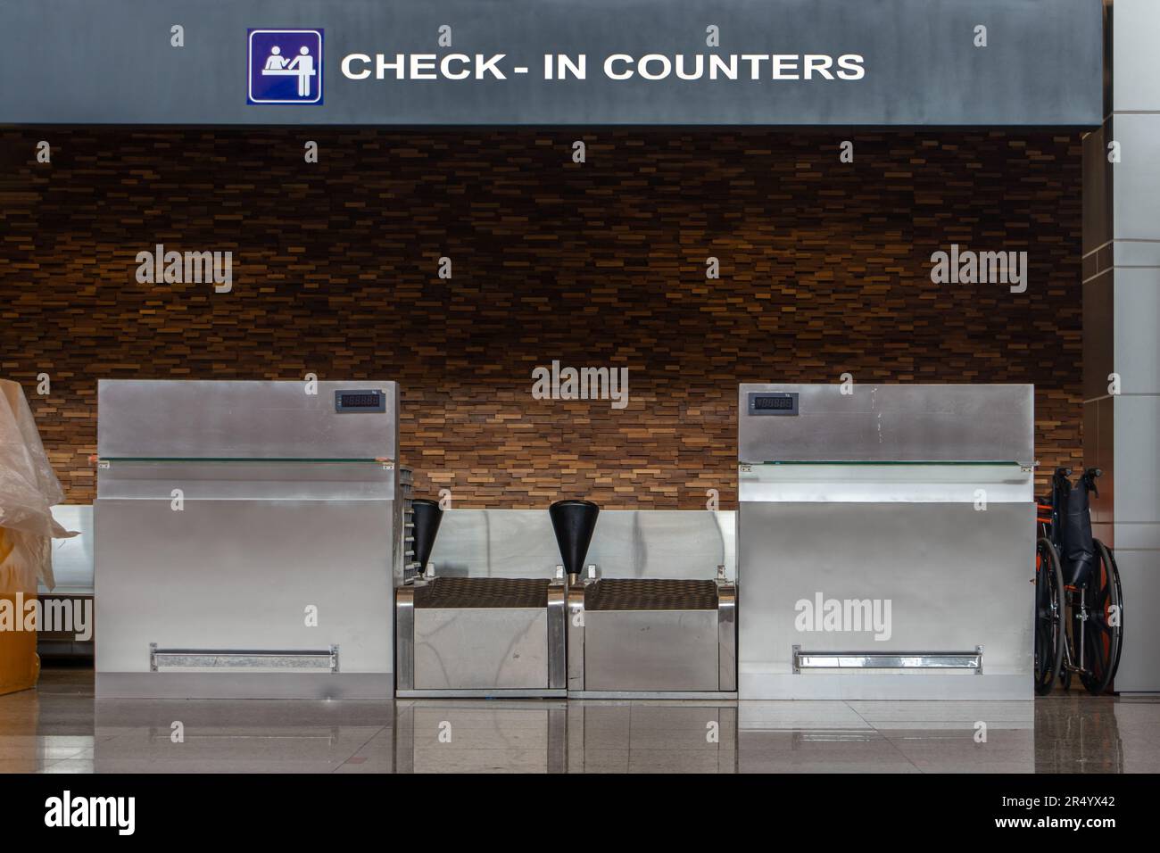 Banco check in immagini e fotografie stock ad alta risoluzione - Alamy