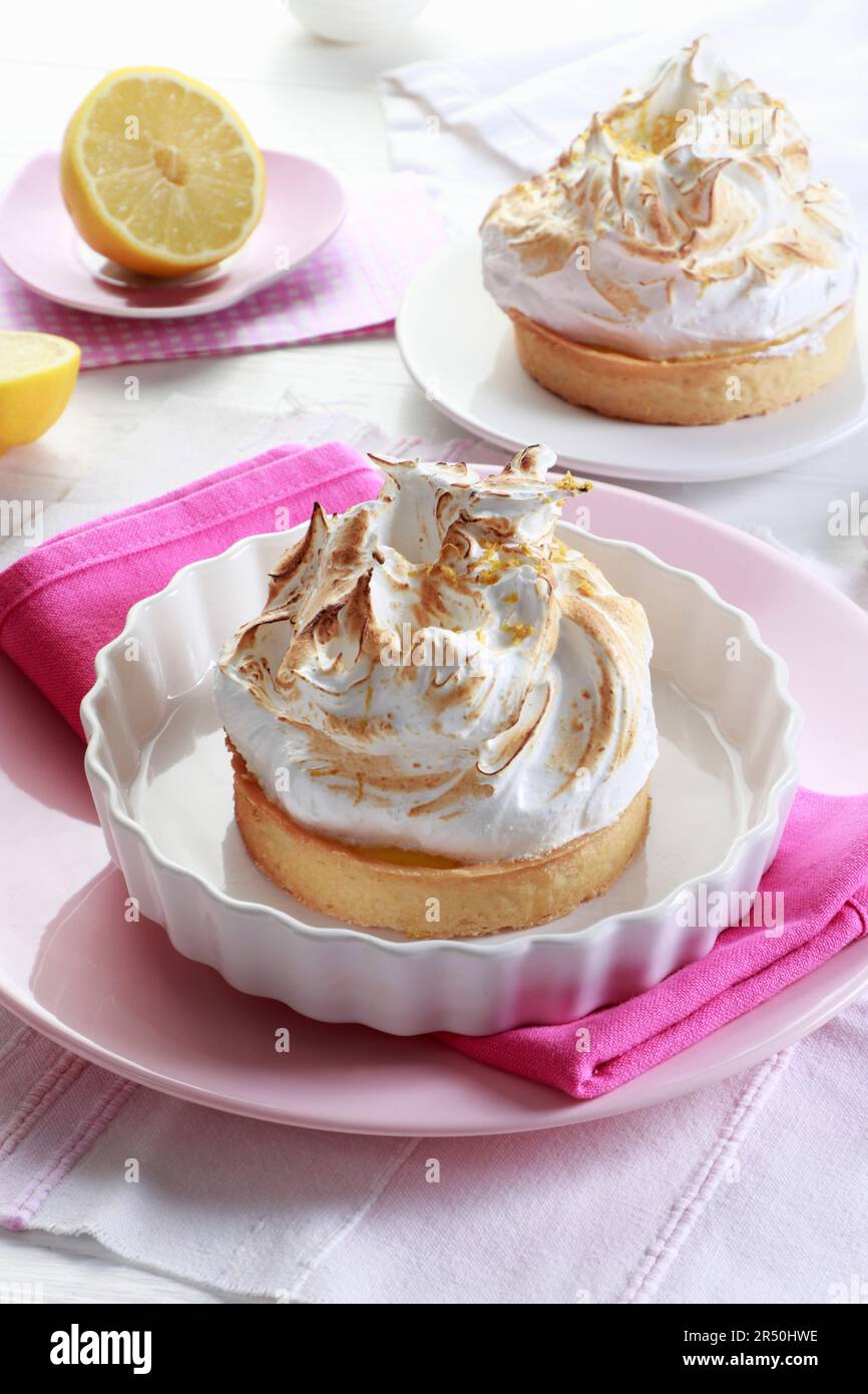 Mini crostata di meringa al limone immagini e fotografie stock ad alta ...