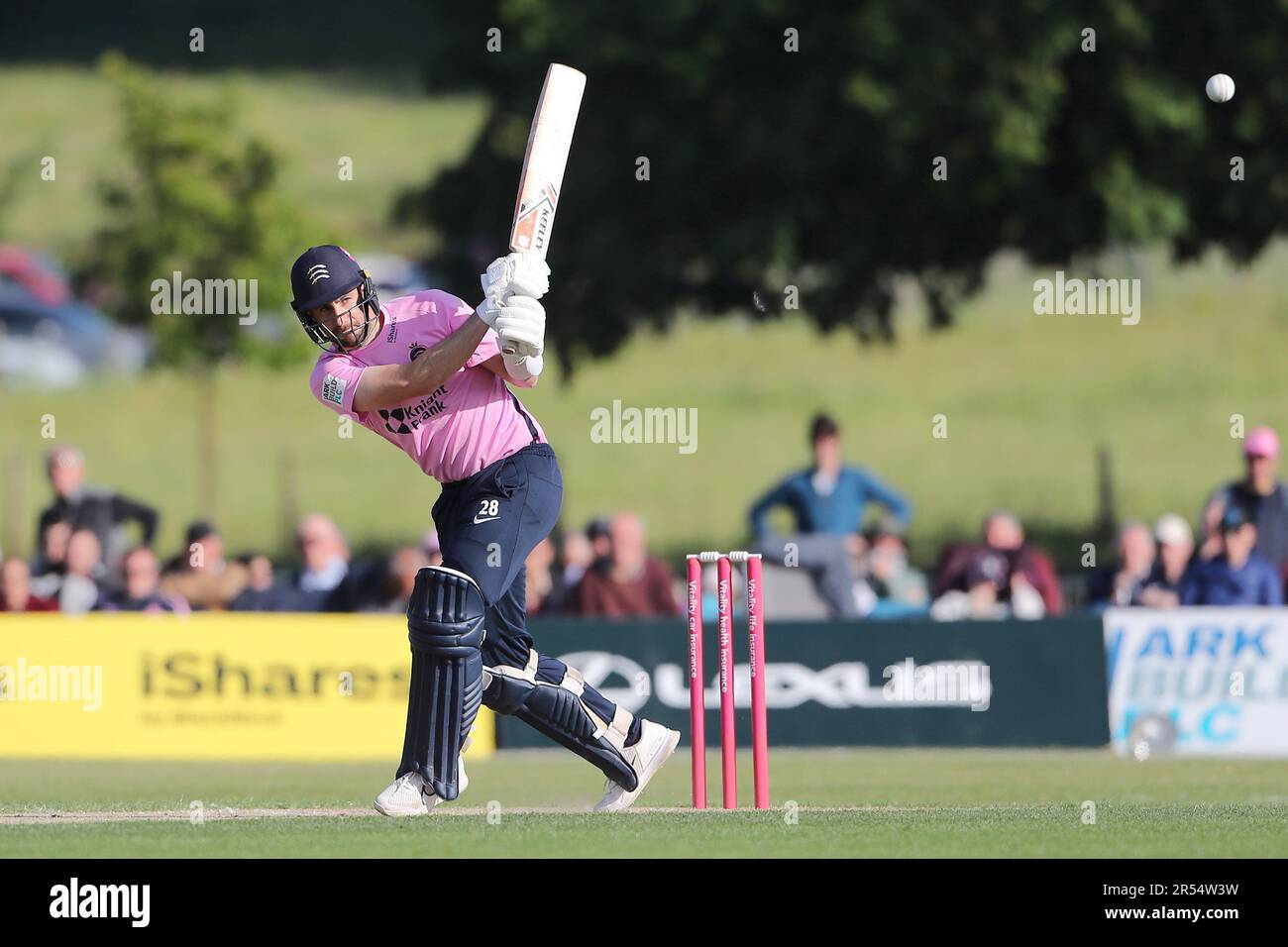 Stephen Eskinazi in battuta per Middlesex durante Middlesex vs ...