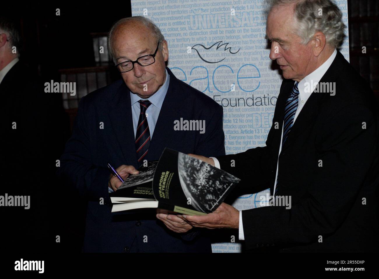 Hans Blix con il Professor Stuart Rees A.M., Direttore della Sydney ...
