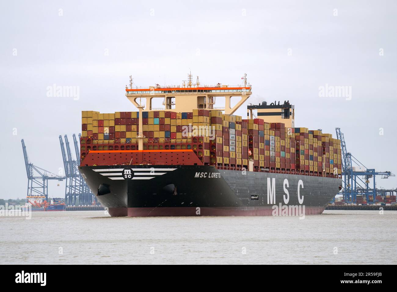 La più grande nave da carico del mondo MSC Loreto lascia il porto di ...