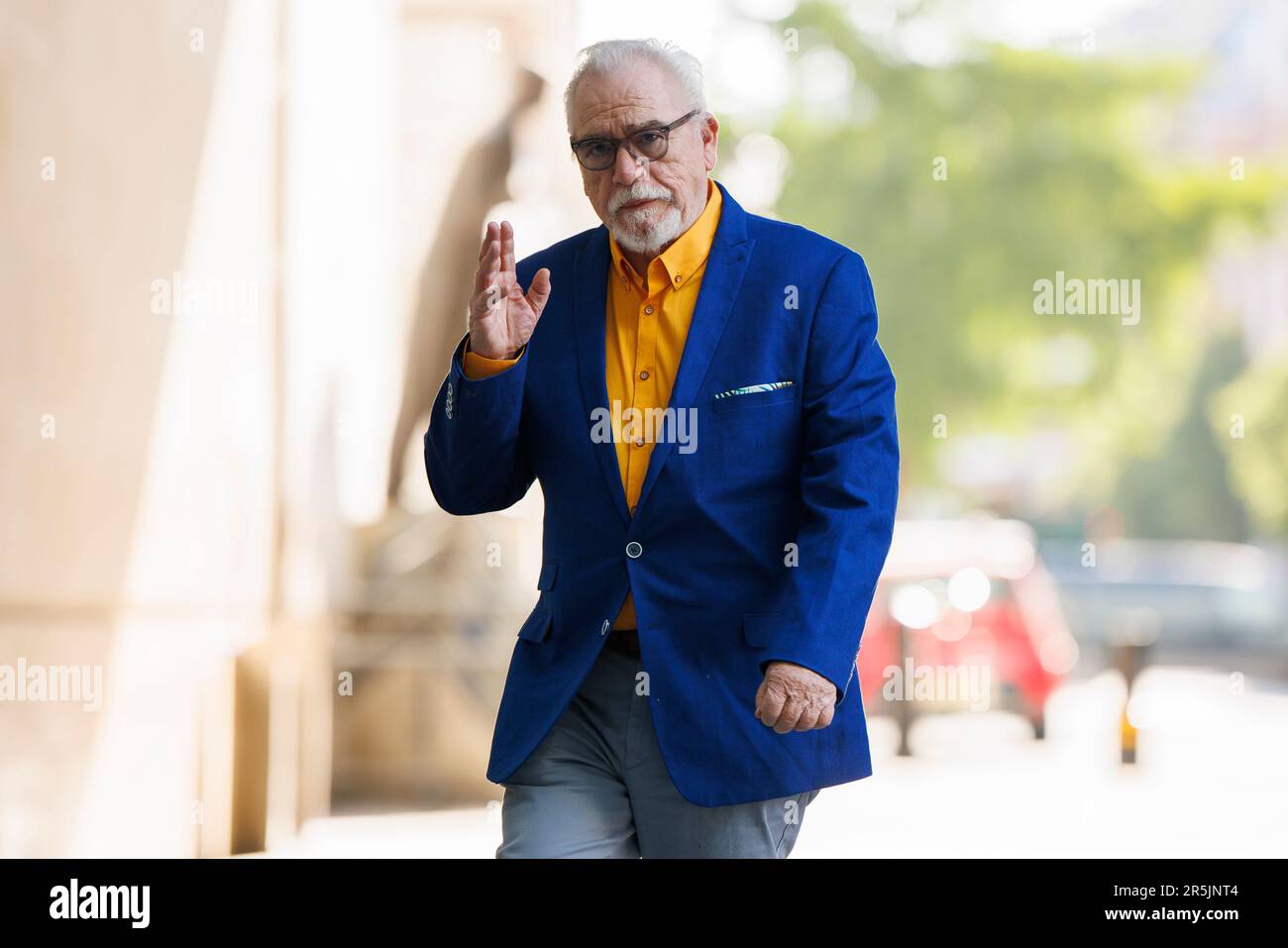 L'attore di successione Brian Cox alla BBC Broadcasting House come ...