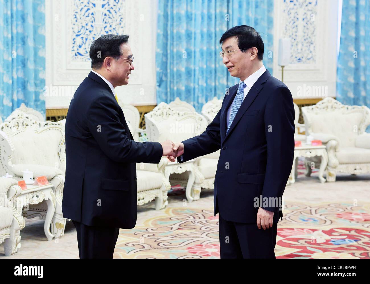 (230605) -- PECHINO, 5 giugno 2023 (Xinhua) -- Wang Huning, membro del ...