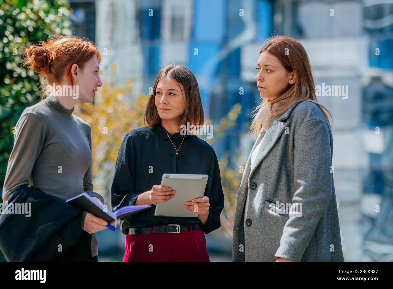 Raccontare una storia inquietante immagini e fotografie stock ad alta ...