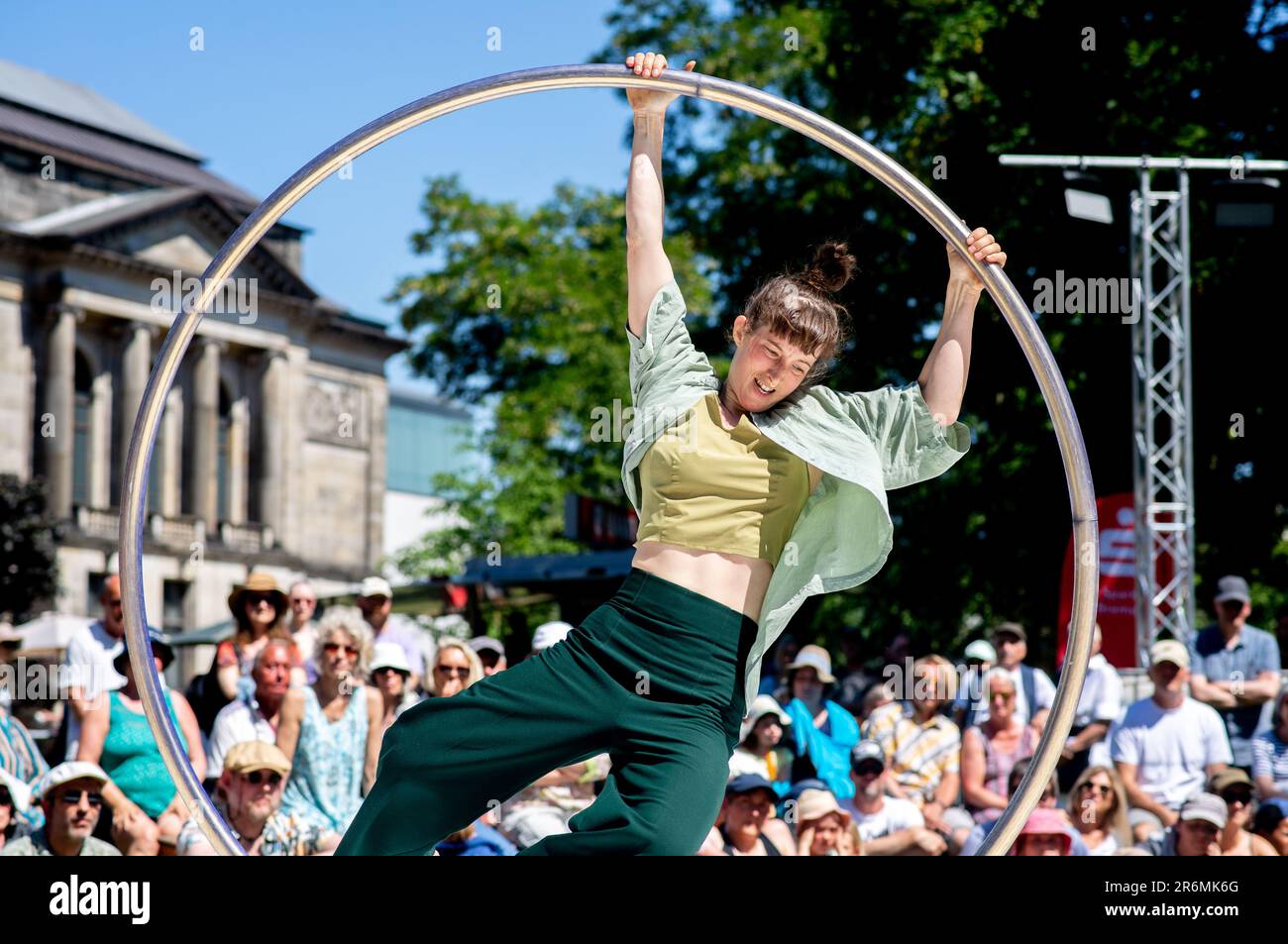 Brema, Germania. 10th giugno, 2023. Sandra Hanschitz, artista di performance, presenta la sua ...