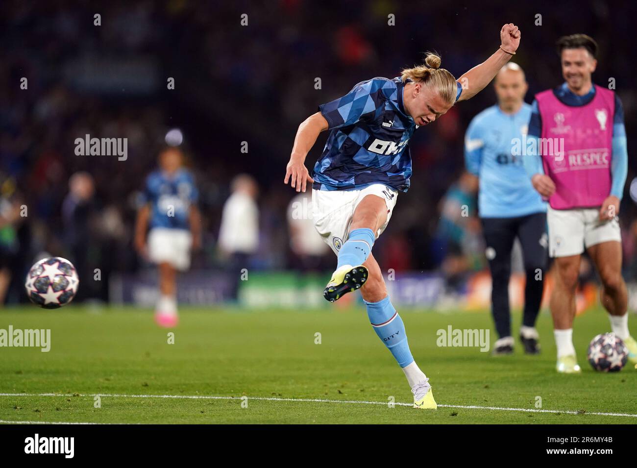 Erling Haaland di Manchester City si scalda davanti alla finale della ...