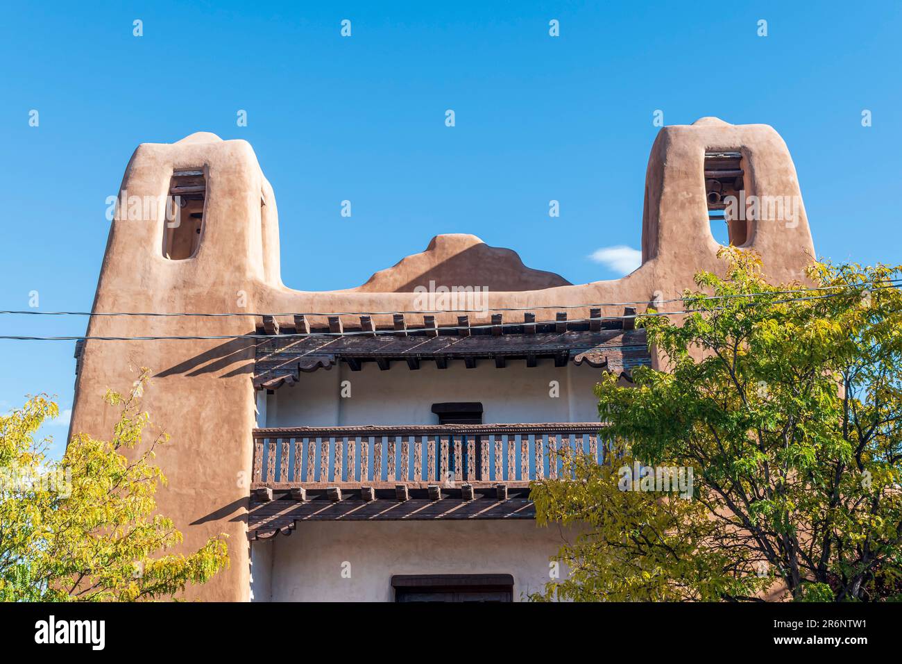 Pueblo revival style architecture immagini e fotografie stock ad alta ...
