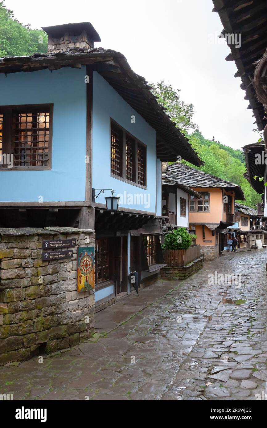 ETAR, GABROVO, BULGARIA - 29 maggio 2023: Complesso etnografico con ...