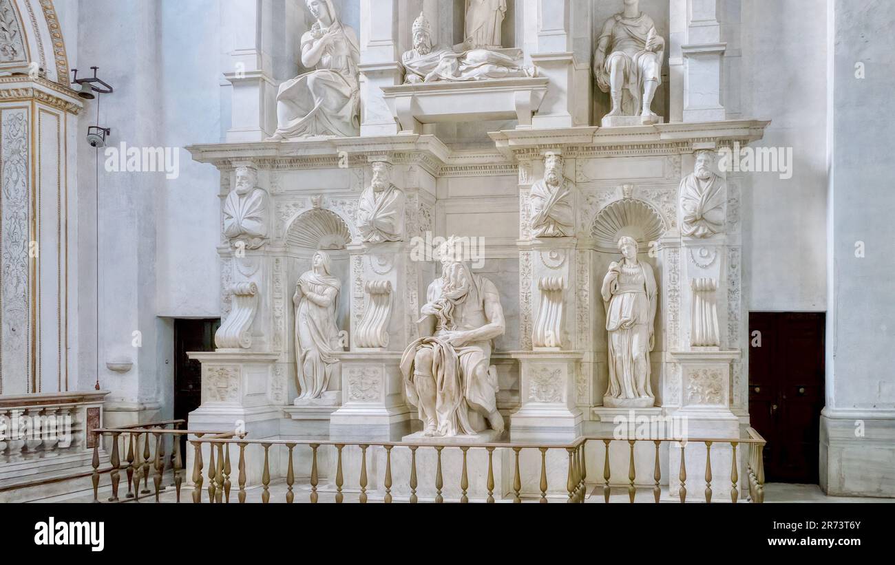 La statua di Mosè del 16th° secolo, scolpita in marmo da Michelangelo ...