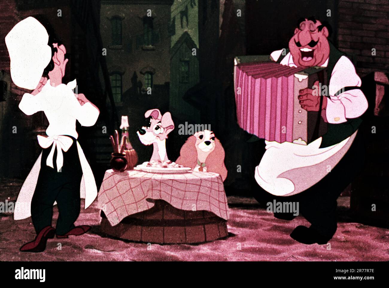 Spaghetti Meal in WALT DISNEY's LADY E IL TRAMP 1955 registi CLYDE ...