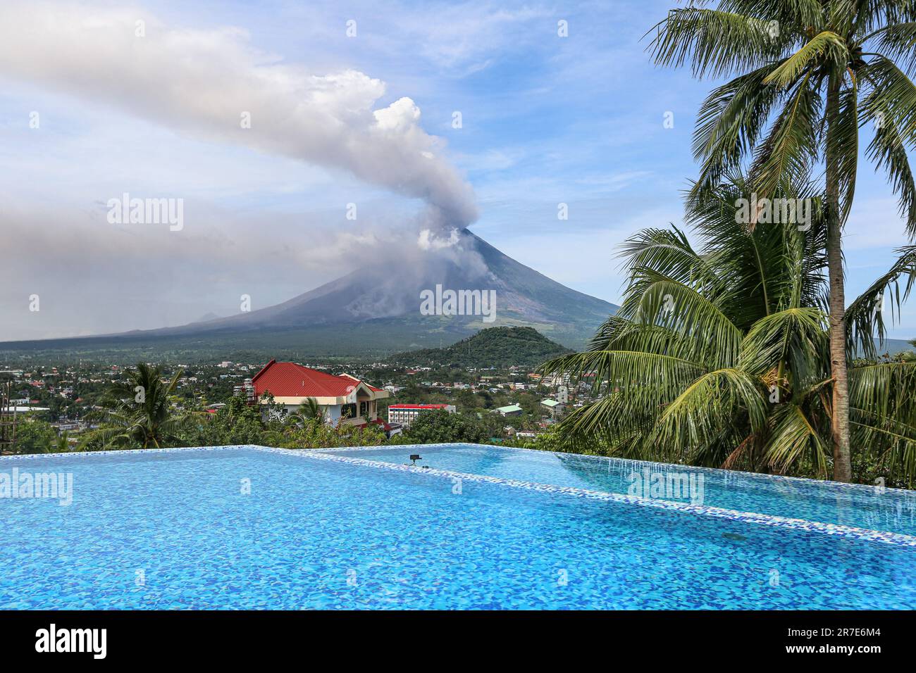 Vulcano legazpi mayon immagini e fotografie stock ad alta risoluzione ...