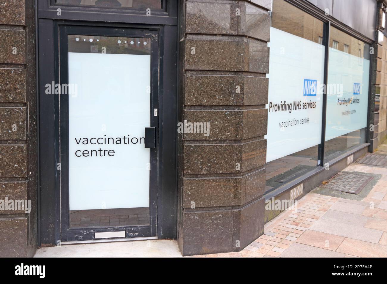 Nhs centro vaccinazione immagini e fotografie stock ad alta risoluzione ...