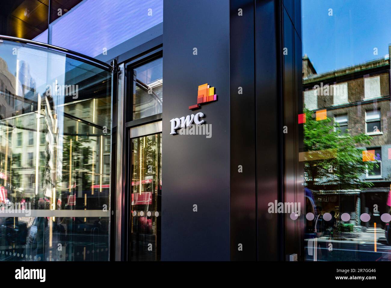 Consulenza pwc immagini e fotografie stock ad alta risoluzione - Alamy