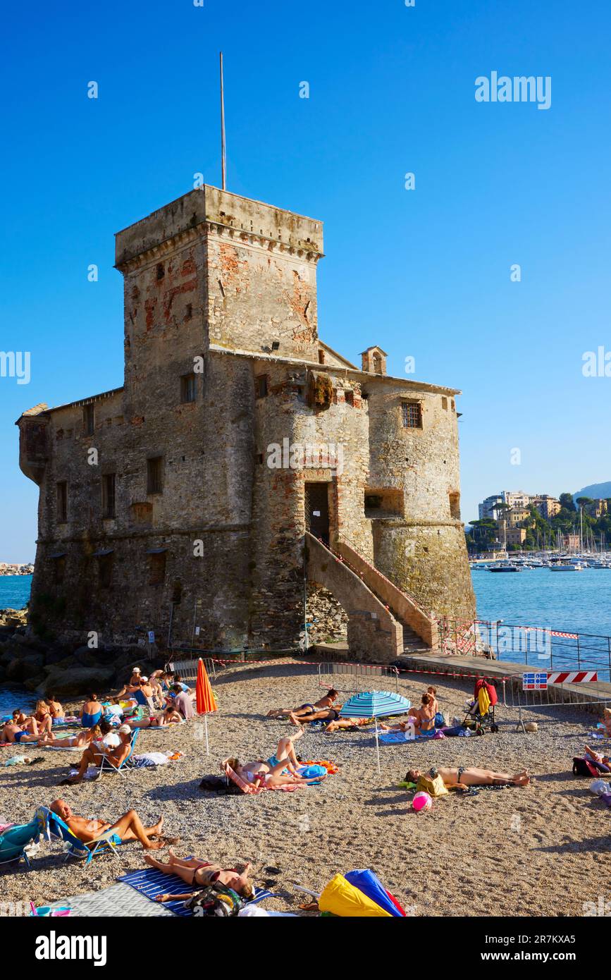 Castello di rapallo immagini e fotografie stock ad alta risoluzione - Alamy