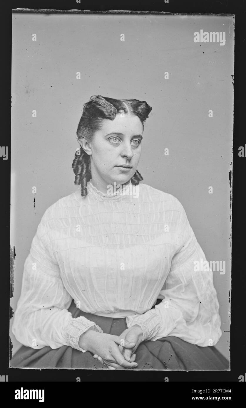 Donne 1860 1870 immagini e fotografie stock ad alta risoluzione - Alamy