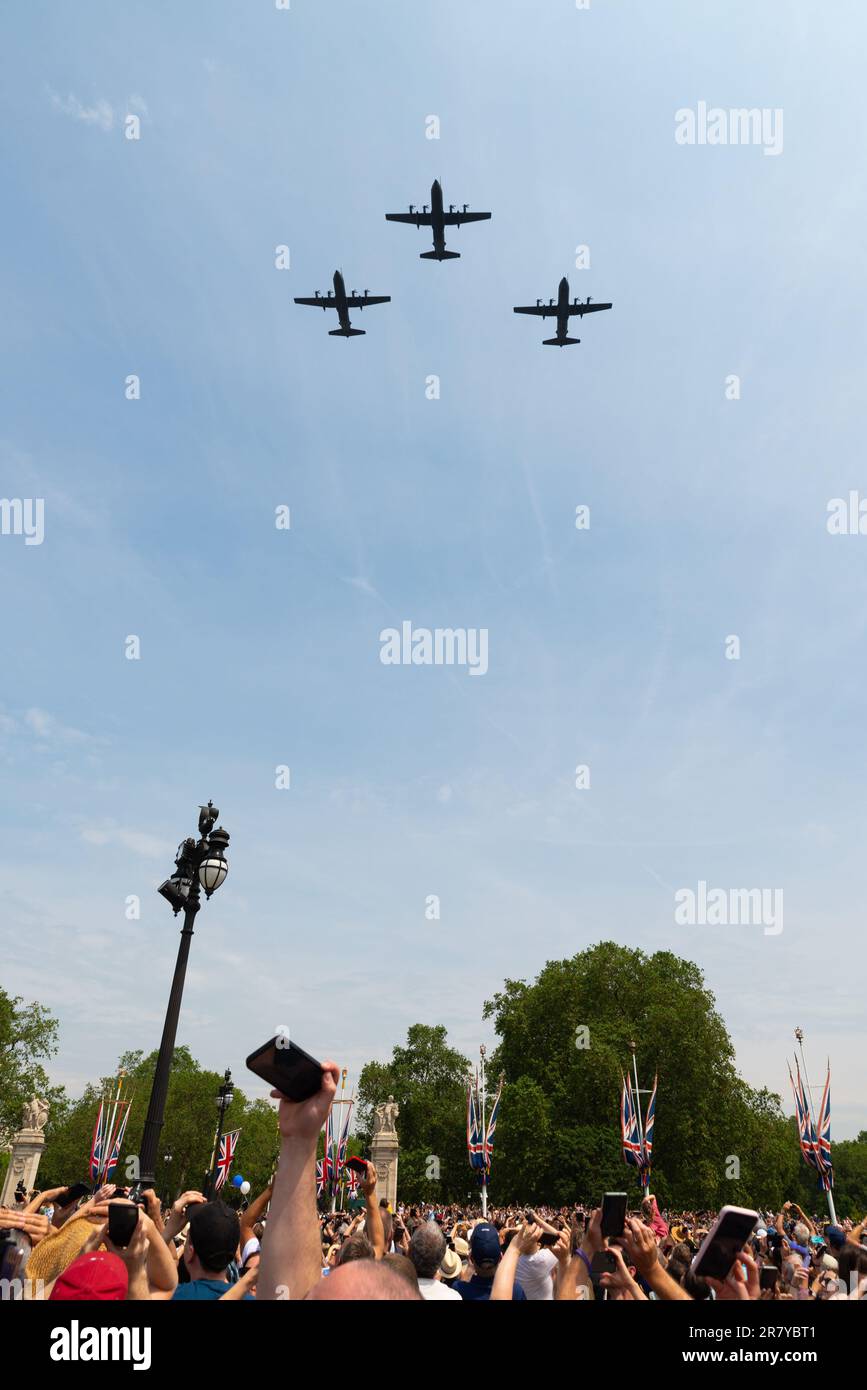 Trooping the color flypast 2023 immagini e fotografie stock ad alta ...