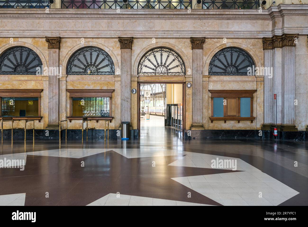 La stazione è stata ricostruita nel 1929 in stile classico e più ...