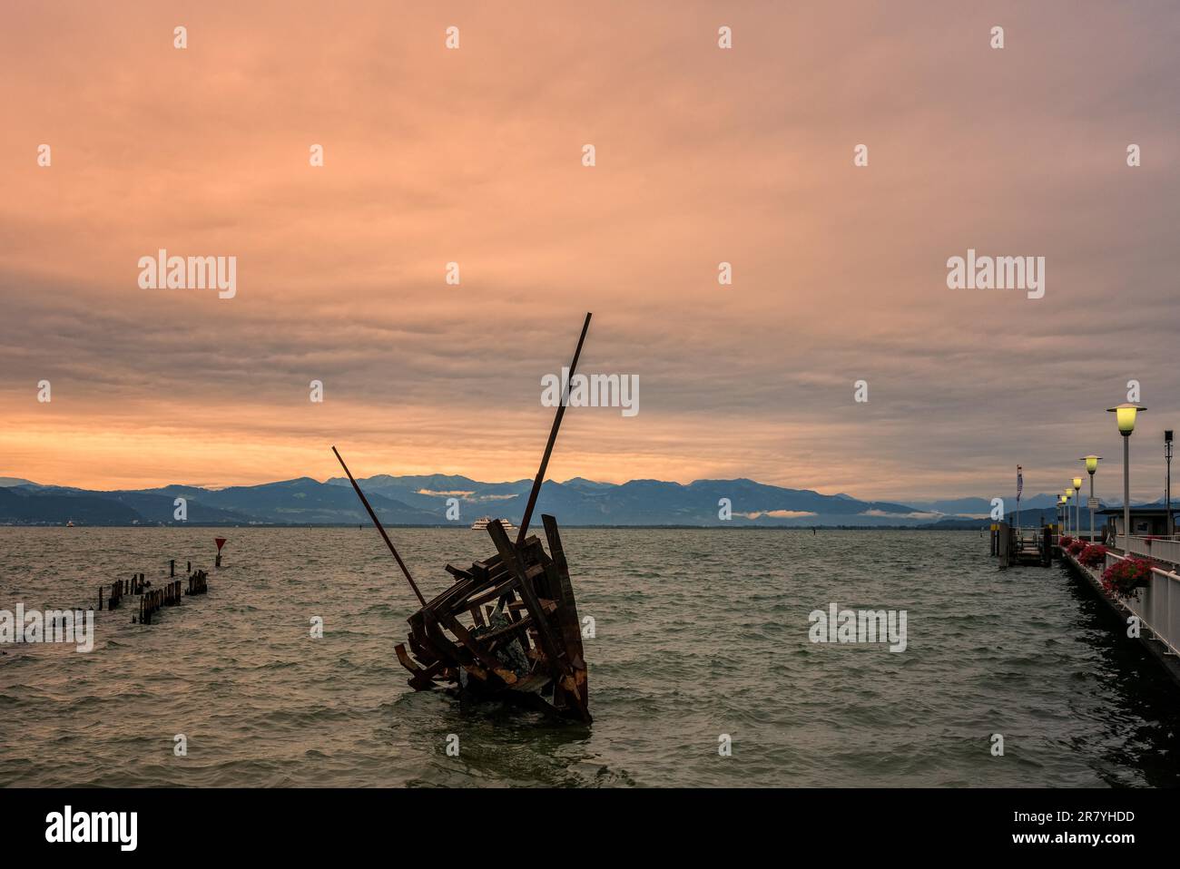 Lago di Costanza, castello ormeggiato sul lago di Costanza. Castello ...