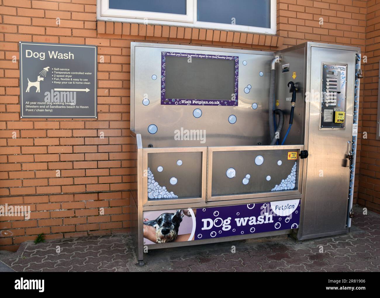 Self service dog wash immagini e fotografie stock ad alta risoluzione ...
