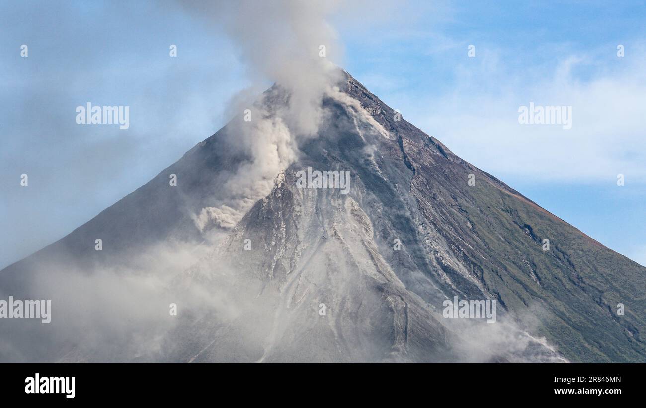Vulcano legazpi mayon immagini e fotografie stock ad alta risoluzione ...