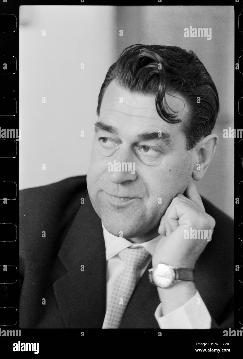 Corrente 40-8-1960: In fondo alla piramide invertita. Peder Søiland è ...