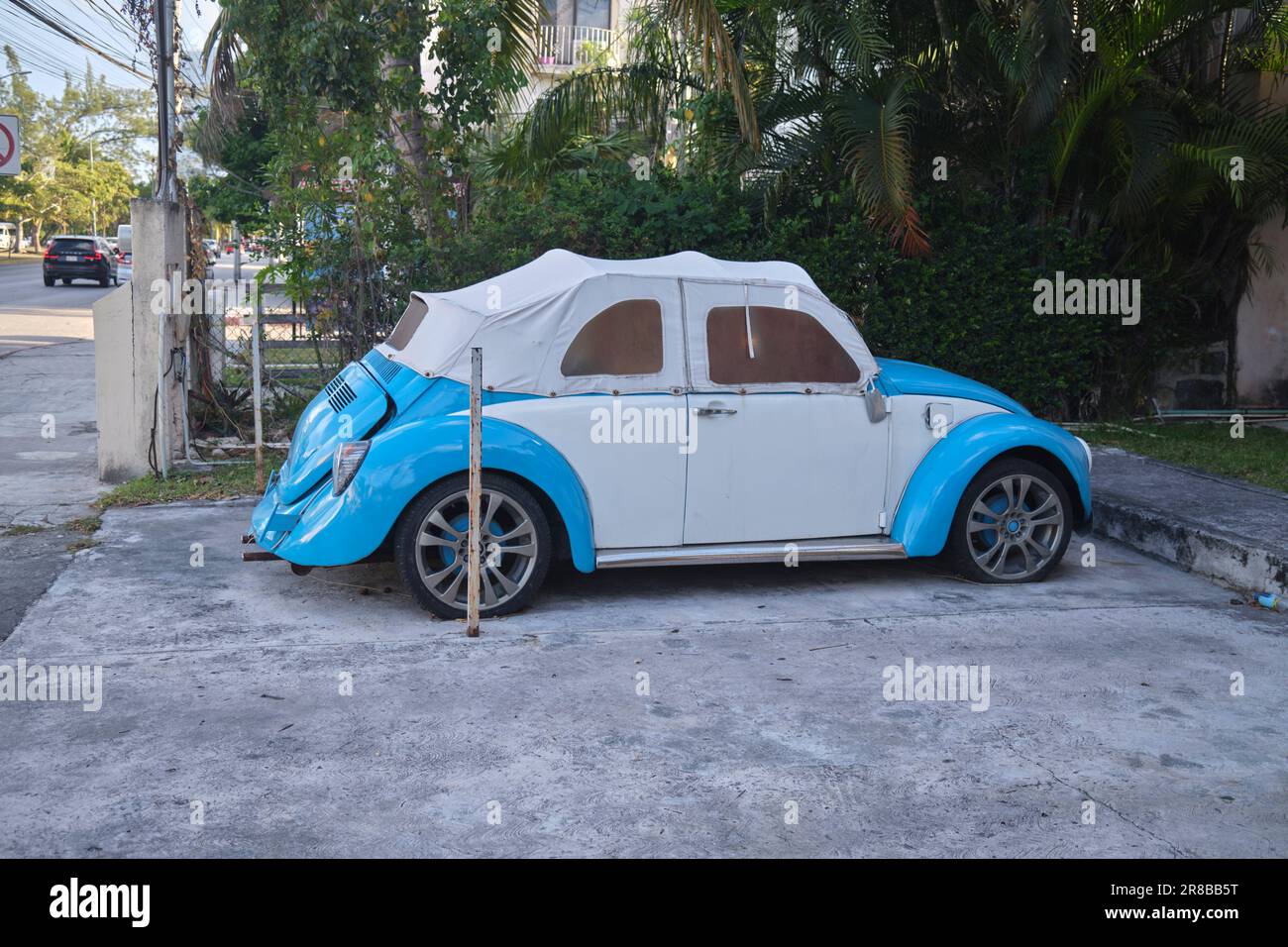 Old beetle car immagini e fotografie stock ad alta risoluzione - Alamy
