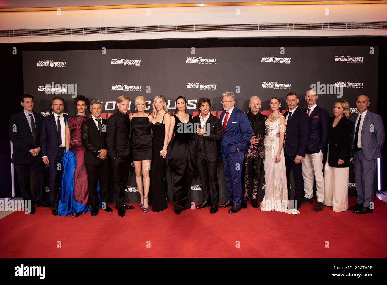 Marc Weinstock, Mike Ireland, Indira Varma, Esai Morales, Cary Elwes ...