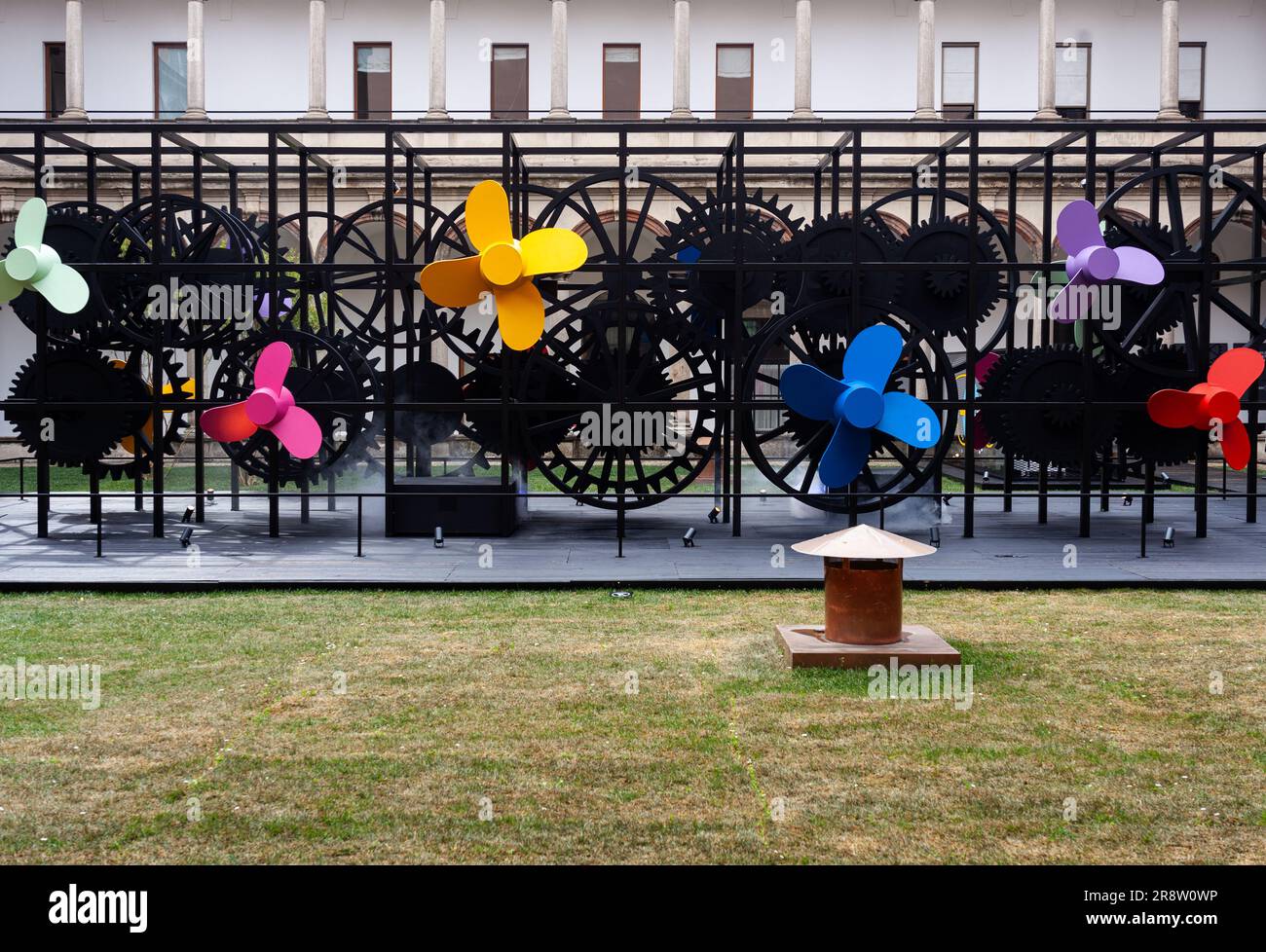 Milano, Italia - 21 aprile 2023: La macchina Impossibile di Sanlorenzo ...