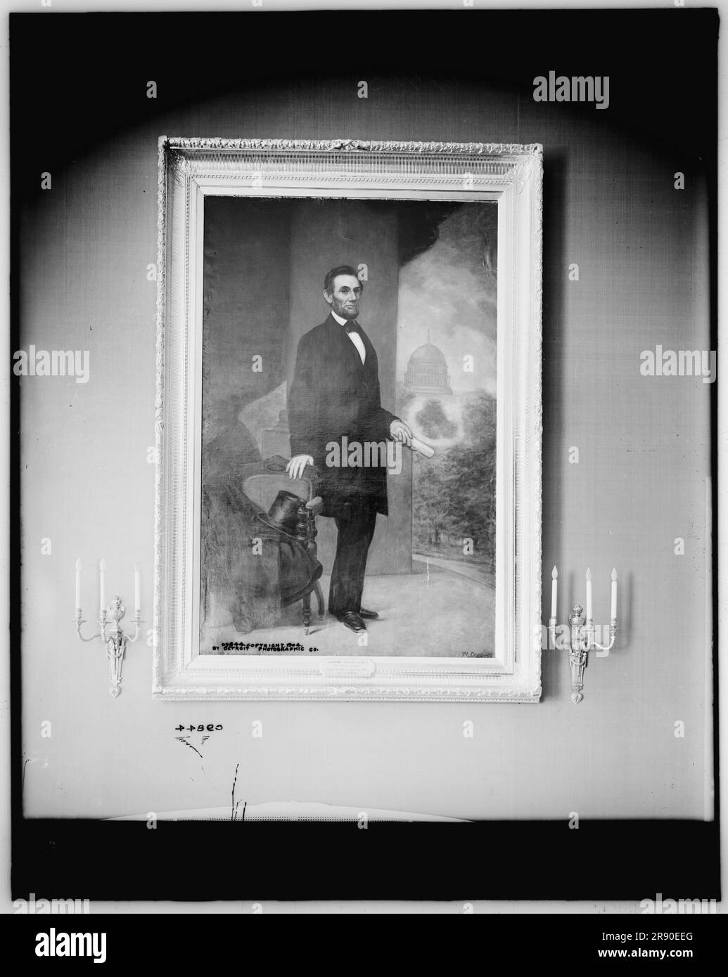 Abraham lincoln standing Foto e Immagini Stock in Bianco e Nero - Alamy