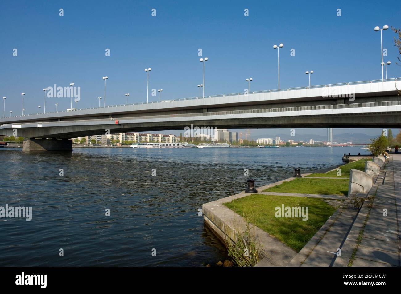 Vienna ponte sul danubio immagini e fotografie stock ad alta ...