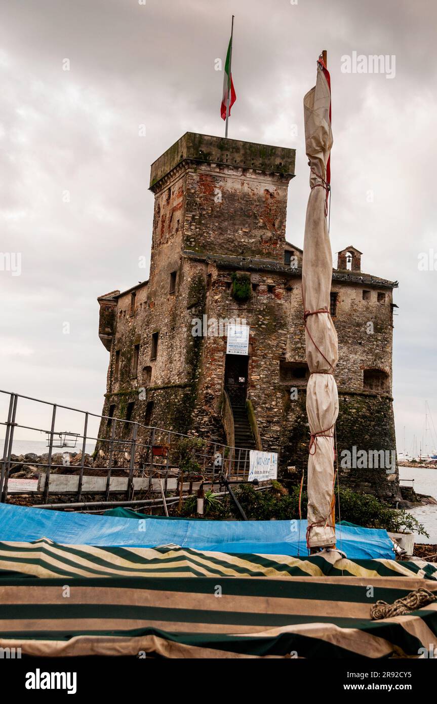 Castel sul mare immagini e fotografie stock ad alta risoluzione - Alamy