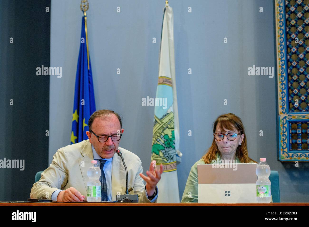 Sala congressi del centro culturale islamico d'italia immagini e ...