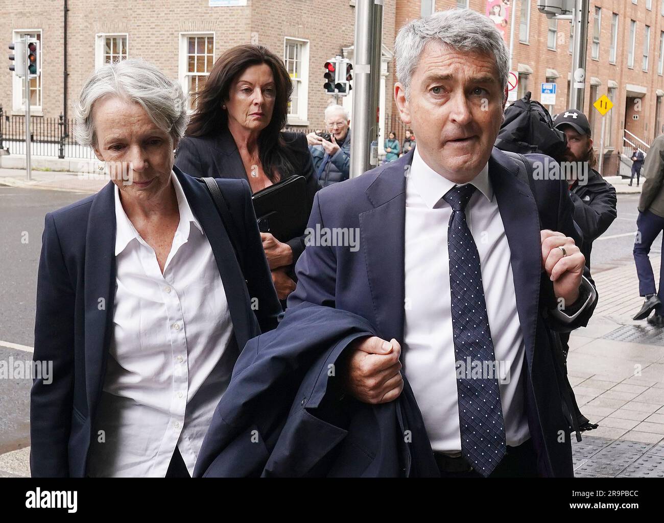 RTE Presidente del Consiglio Siun Ni Raghallaigh (a sinistra), membro ...