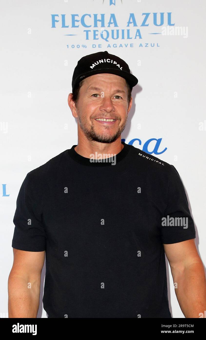Mark wahlberg e flecha azul tequila al circa bar immagini e fotografie ...